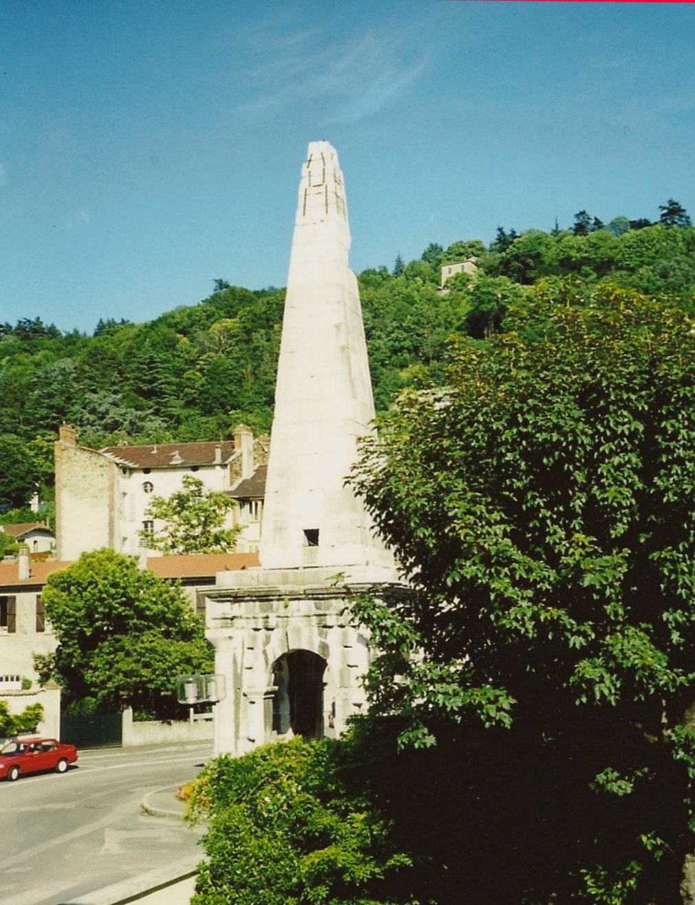 LA PYRAMIDE F. POINT | Simanaitis Says